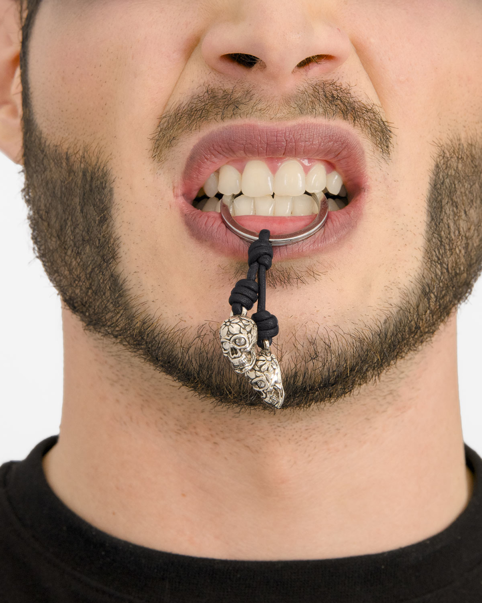 LEATHER KEYCHAIN 2 SKULLS TATTOO | Tralará Jewelry